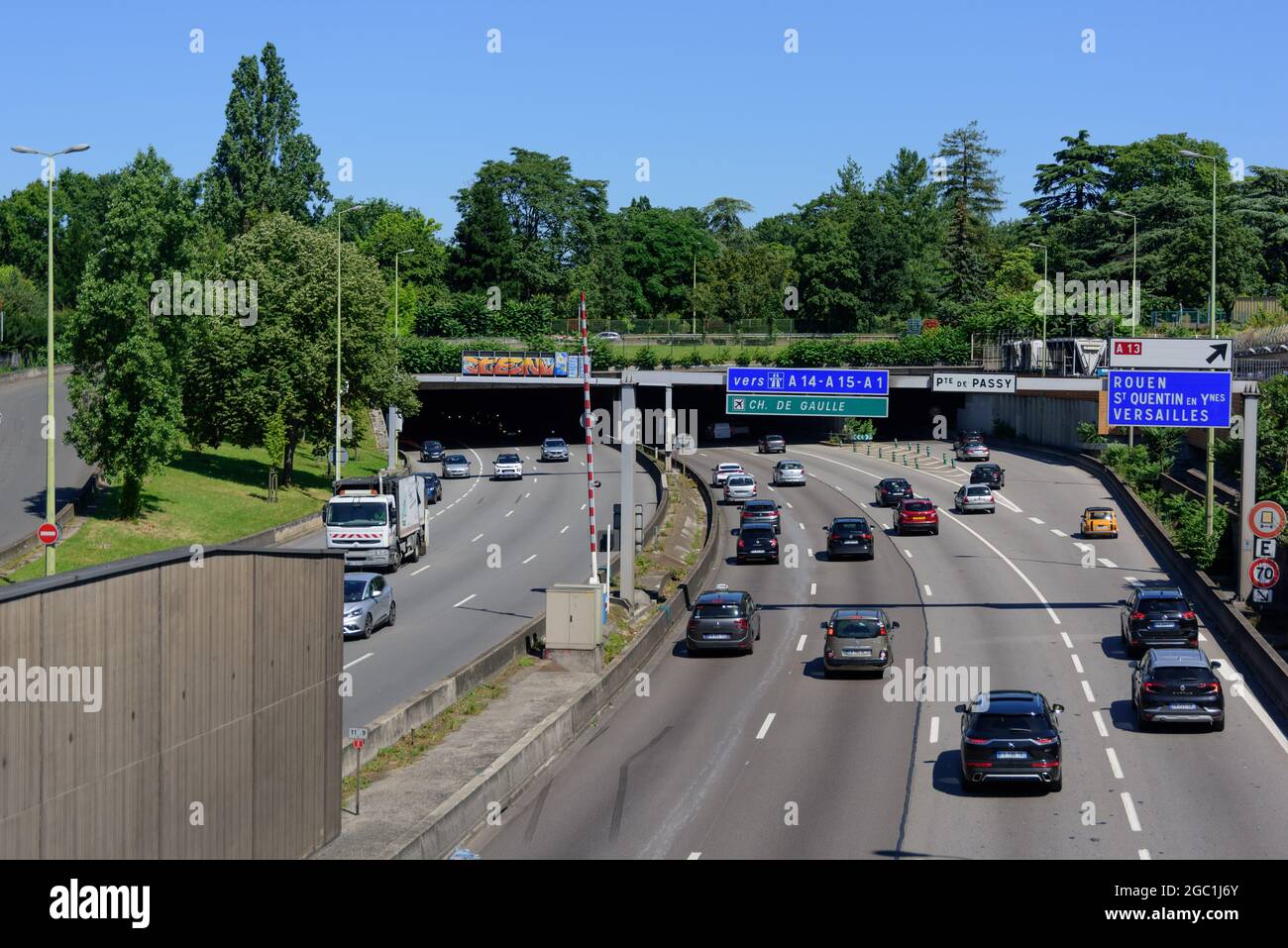 Paris, Boulevard Peripherique Stock Photo - Alamy