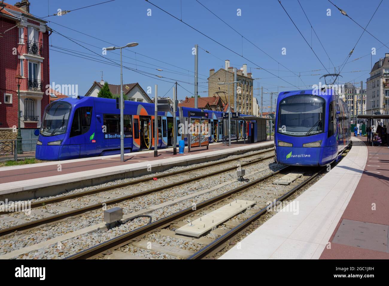 Paris, moderne Straßenbahnlinie T4, Gargan // Paris, modern Tramway ...