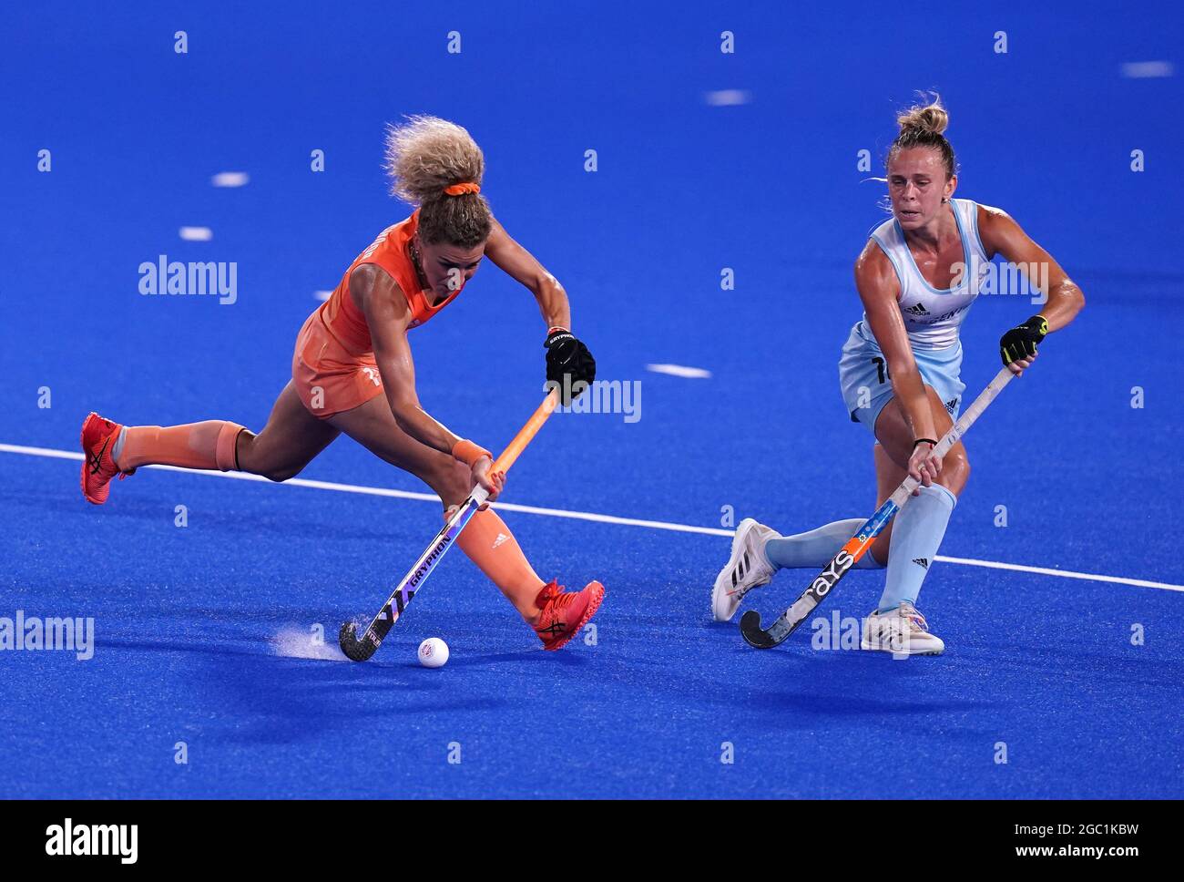 Maria Verschoor of the Netherlands (left) and Argentina's Victoria ...