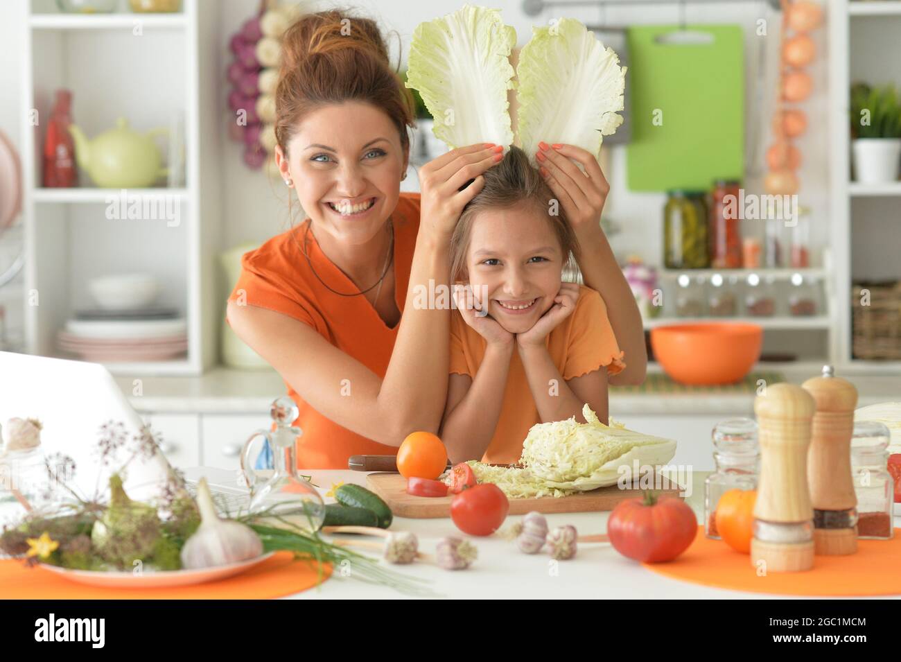 Cooking together kitchen hi-res stock photography and images - Alamy