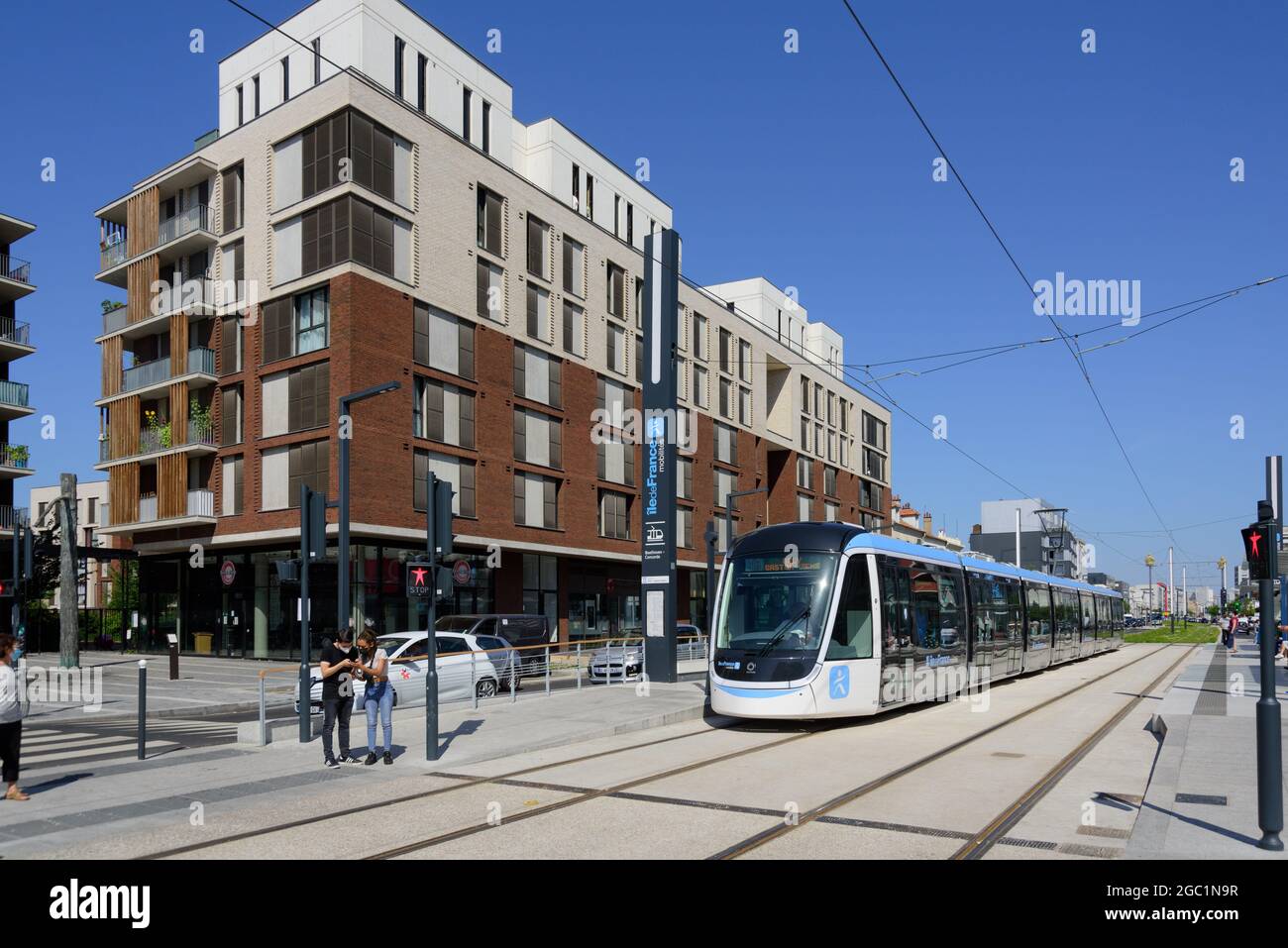 Paris, moderne Straßenbahn Porte de Choisy-Orly, Linie T9 // Paris ...