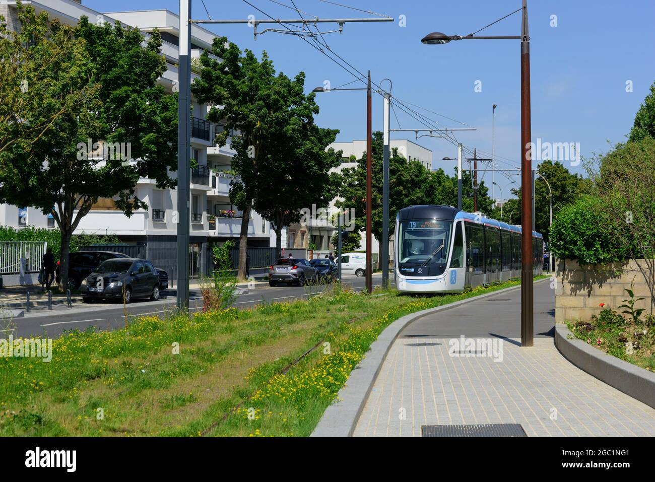 Paris, moderne Straßenbahn Porte de Choisy-Orly, Linie T9 // Paris ...