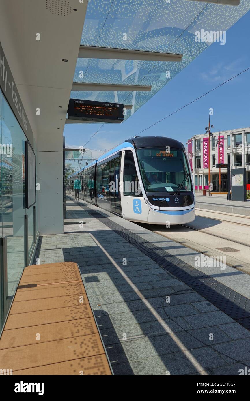 Paris, moderne Straßenbahn Porte de Choisy-Orly, Linie T9 // Paris ...