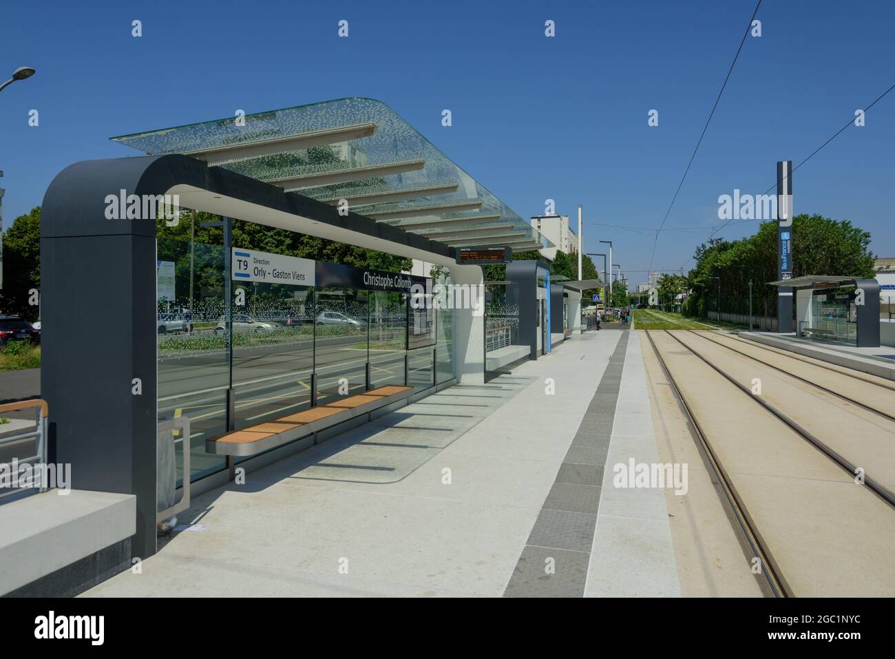 Paris, moderne Straßenbahn Porte de Choisy-Orly, Linie T9 // Paris ...