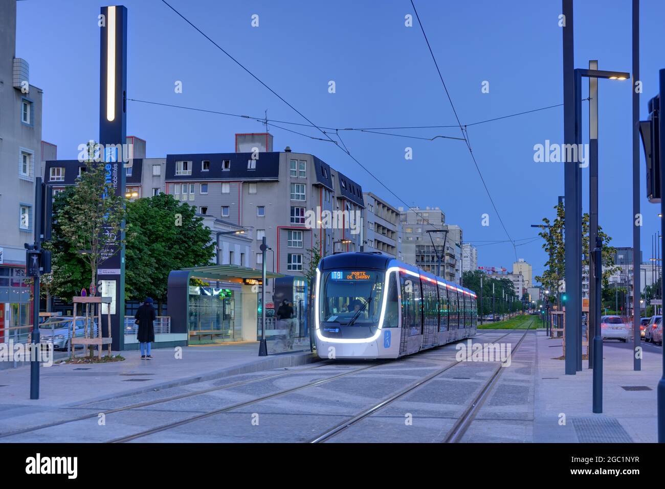 Paris, moderne Straßenbahn Porte de Choisy-Orly, Linie T9 // Paris ...