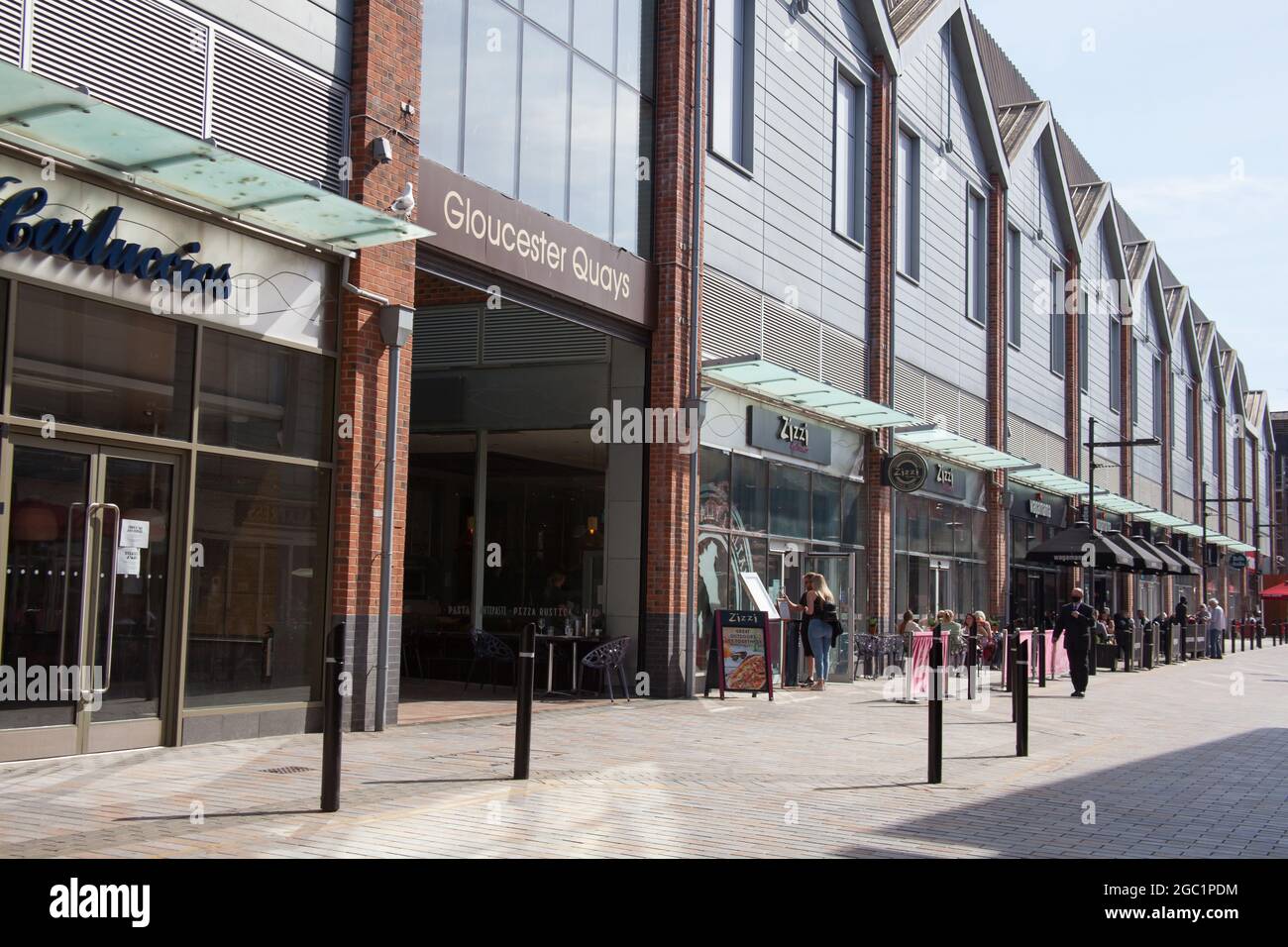 A row of chain restaurants in Gloucester in the UK Stock Photo - Alamy