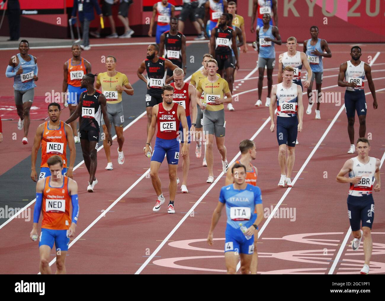 400m relay hi-res stock photography and images - Alamy