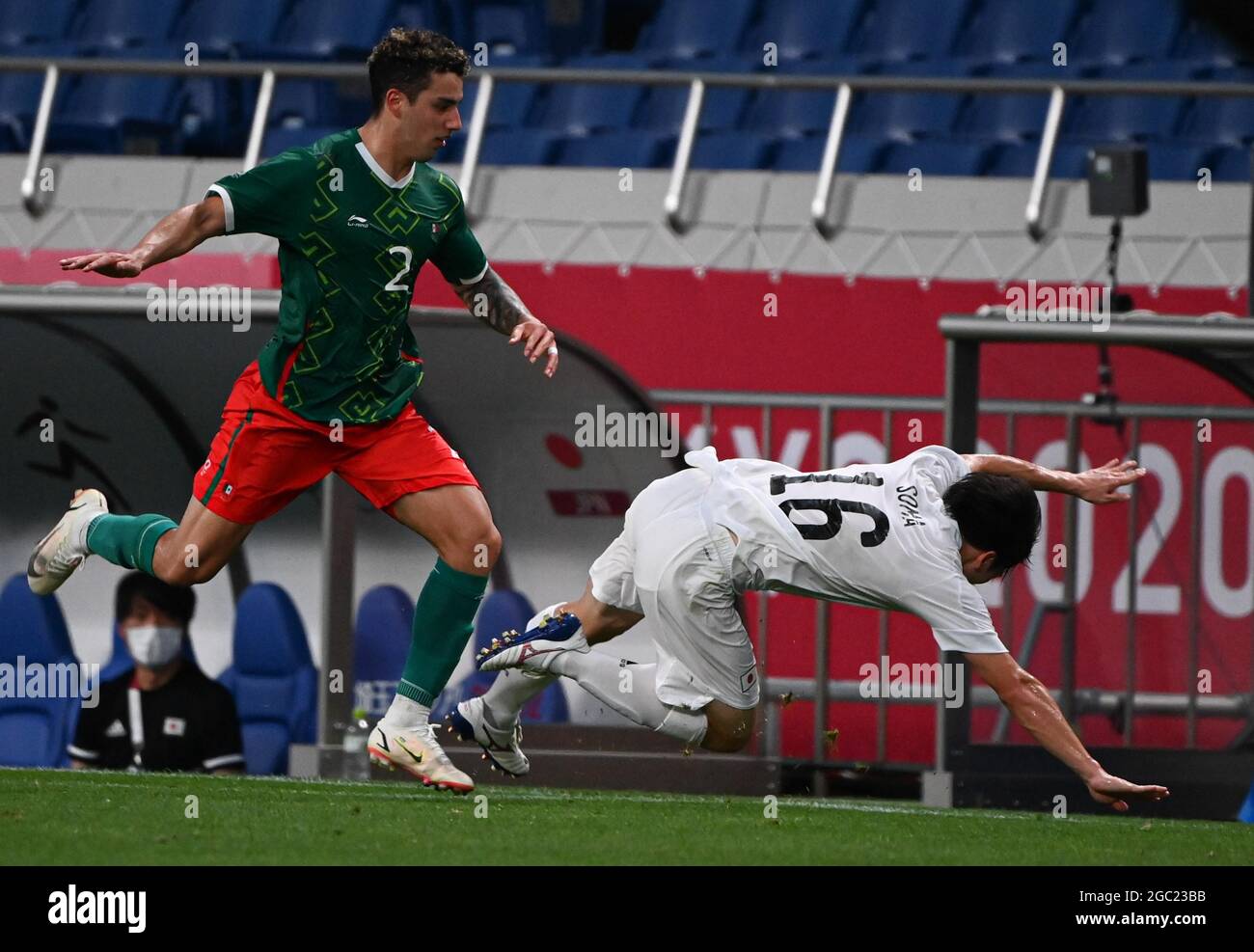 Saitama, Japan. 6th Aug, 2021. Soma Yuki (R) of Japan vies with Jorge ...