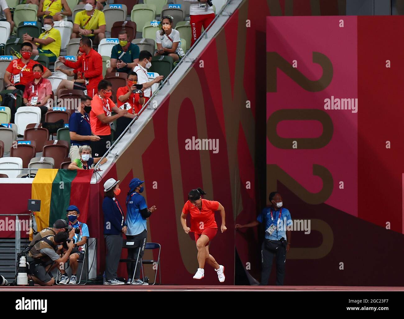Tokyo, Japan. 6th Aug, 2021. Lyu Huihui of China enters the court ...