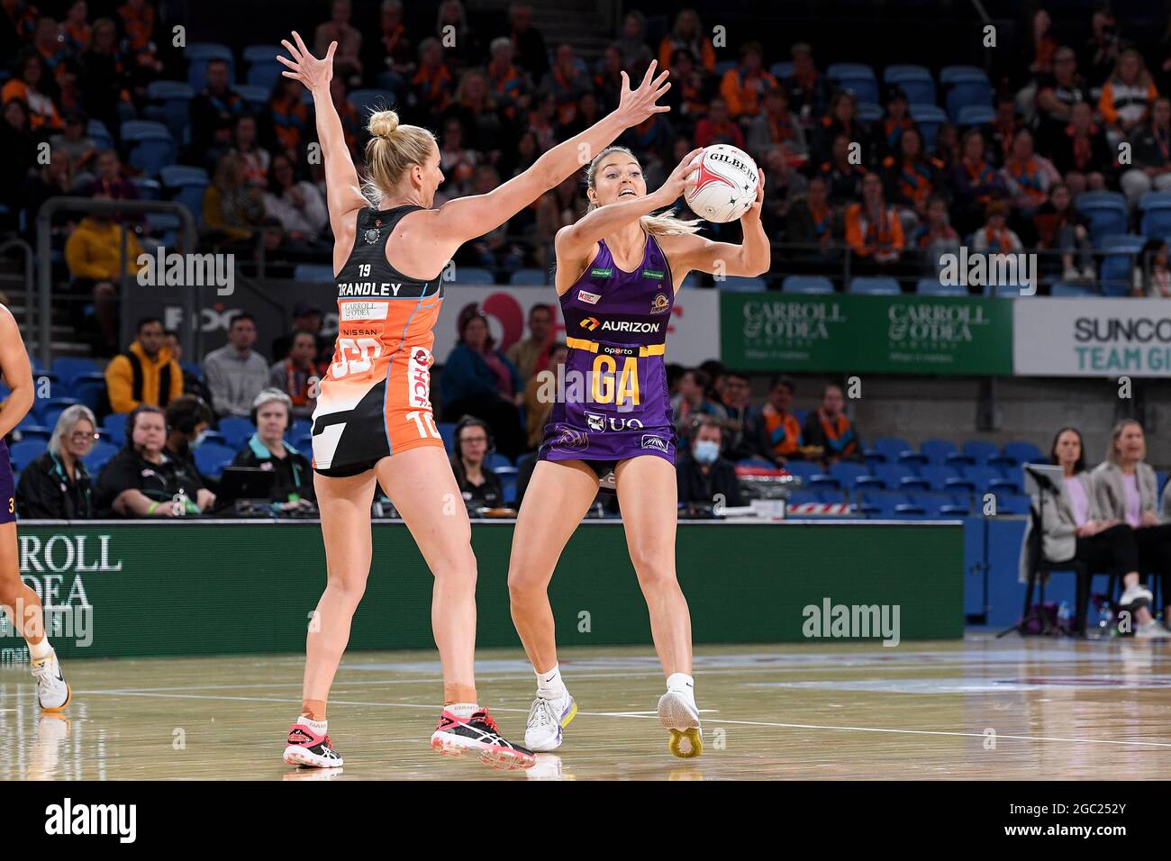 Netball passes hi-res stock photography and images - Alamy