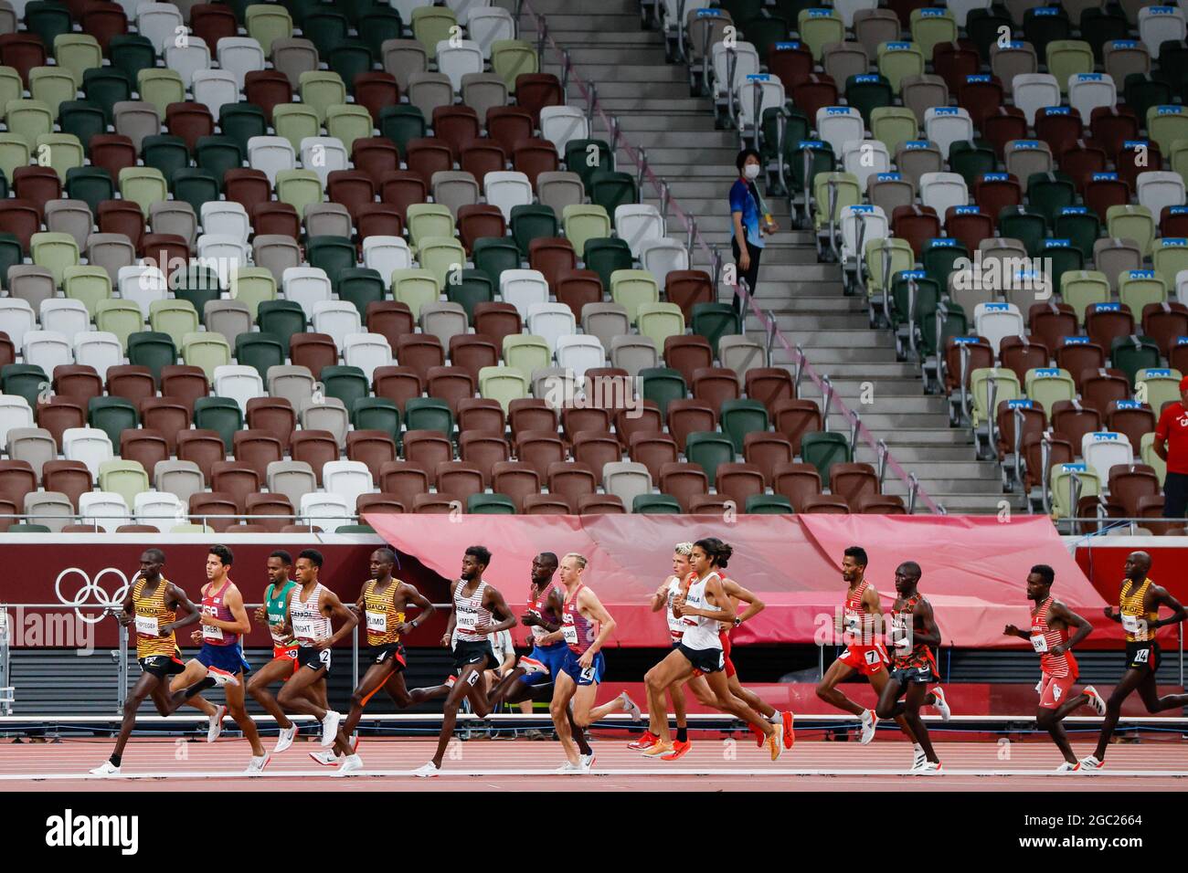 Tokyo, Japan. 06th Aug, 2021. Runners make their way around the track ...