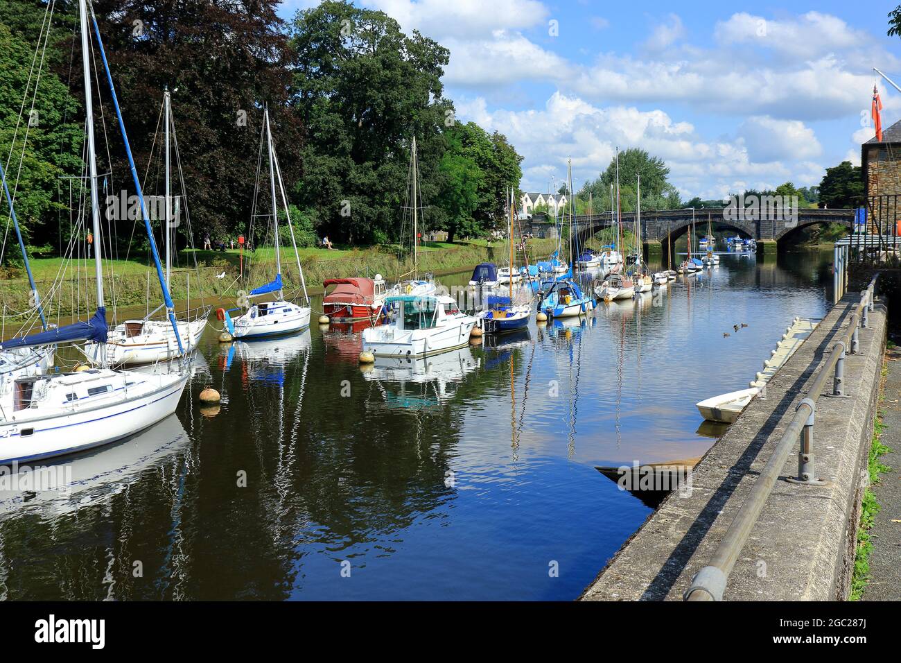 A picturesque riverside scene at Totnes in South Devon Stock Photo - Alamy