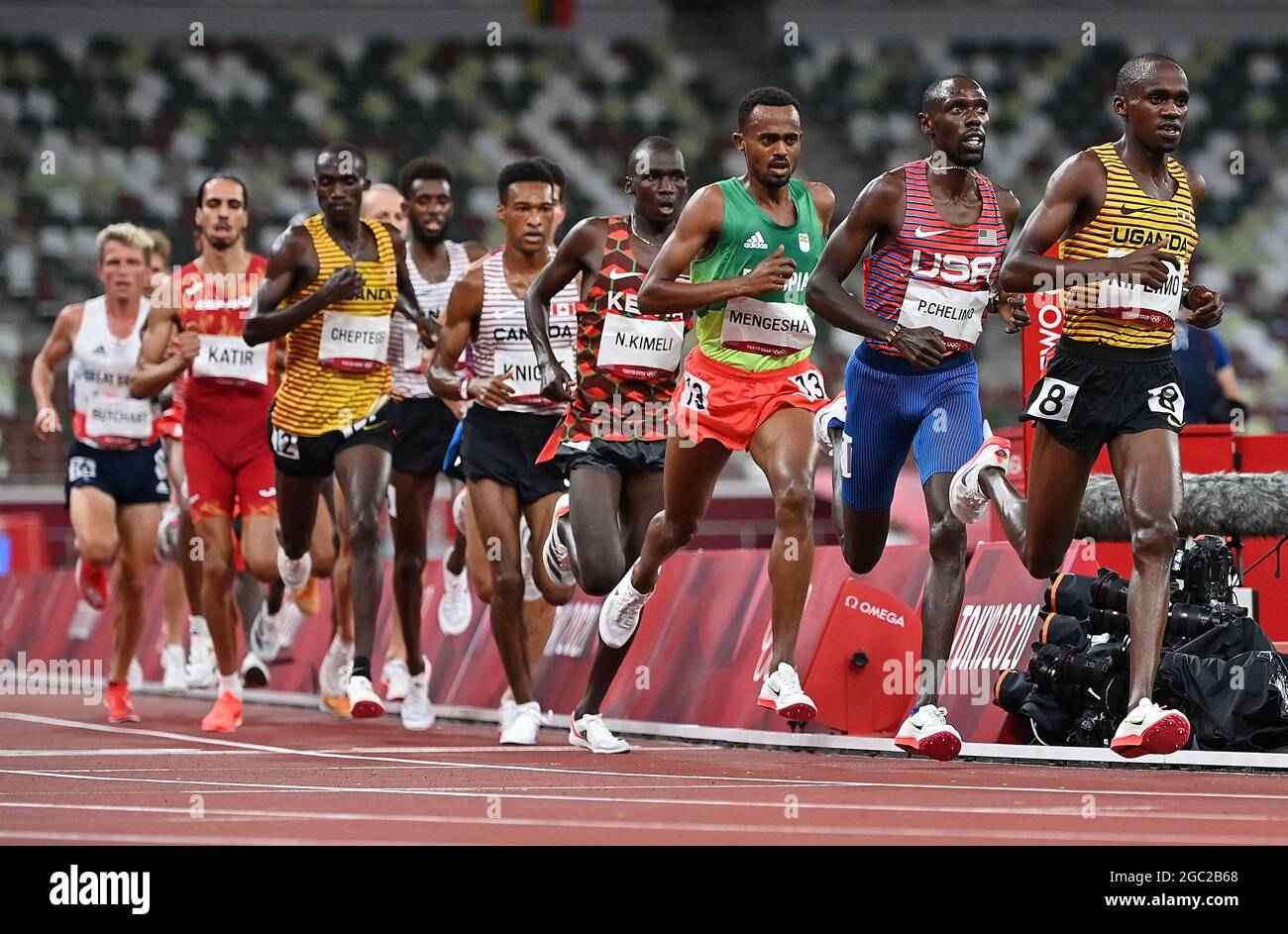 Tokyo, Japan. 6th Aug, 2021. Athletes compete during the Men's 5000m ...