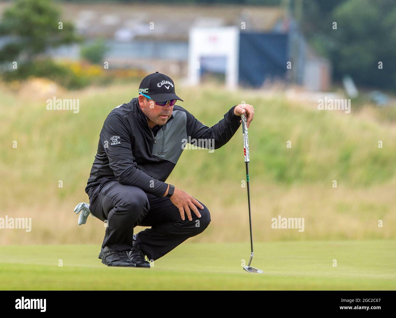 South Africa's Justin Walters lines up his birdie putt on the 8th ...