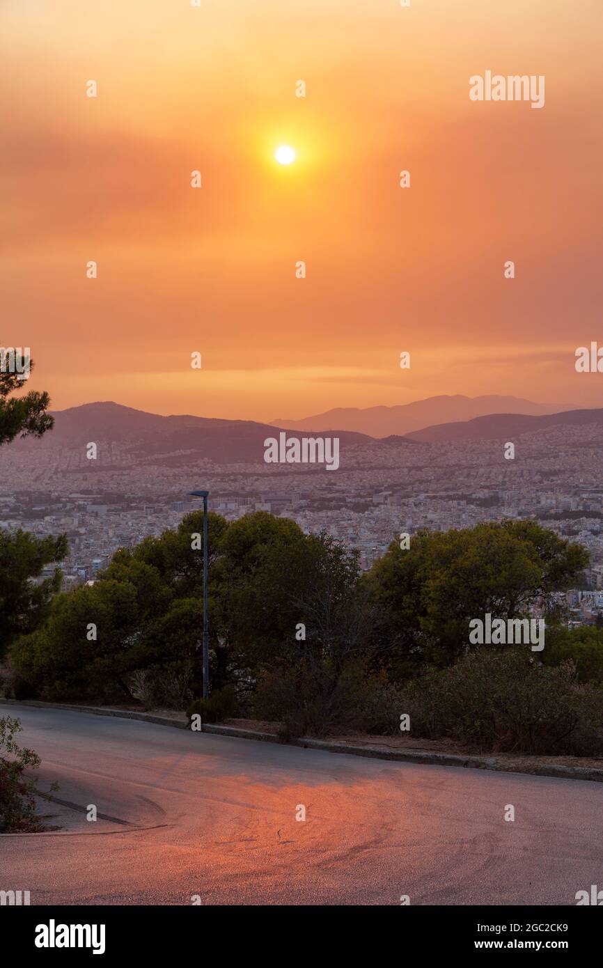 Urban air pollution athens hi-res stock photography and images - Alamy