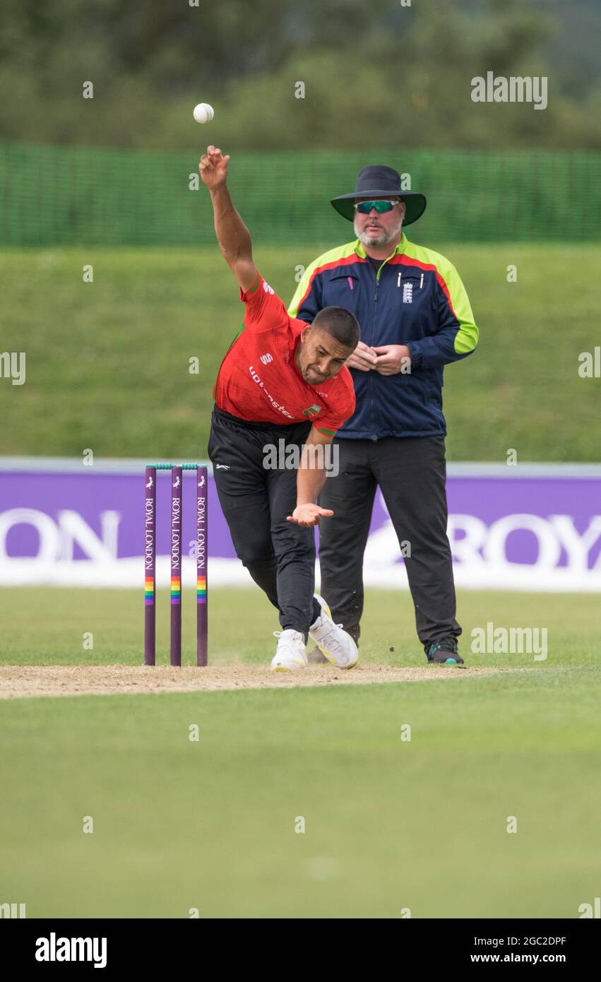 Group B Nottinghamshire Outlaws take on Leicestershire Foxes at the ...