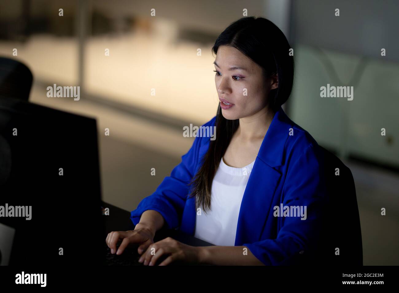 Working using work light hi-res stock photography and images - Alamy