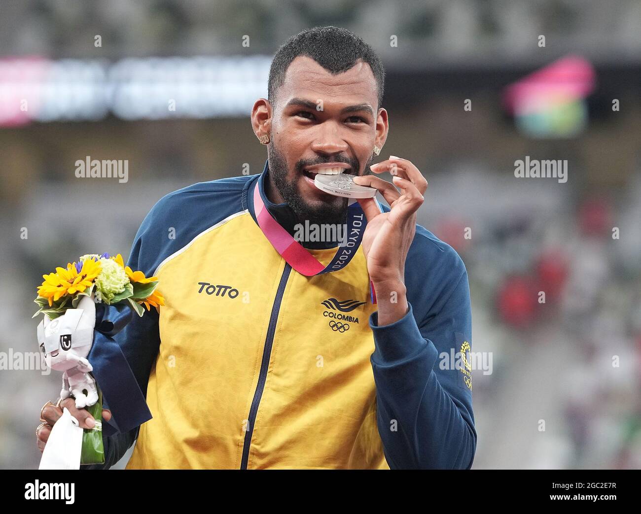 Tokyo, Japan. 6th Aug, 2021. Anthony Jose Zambrano of Colombia reacts ...