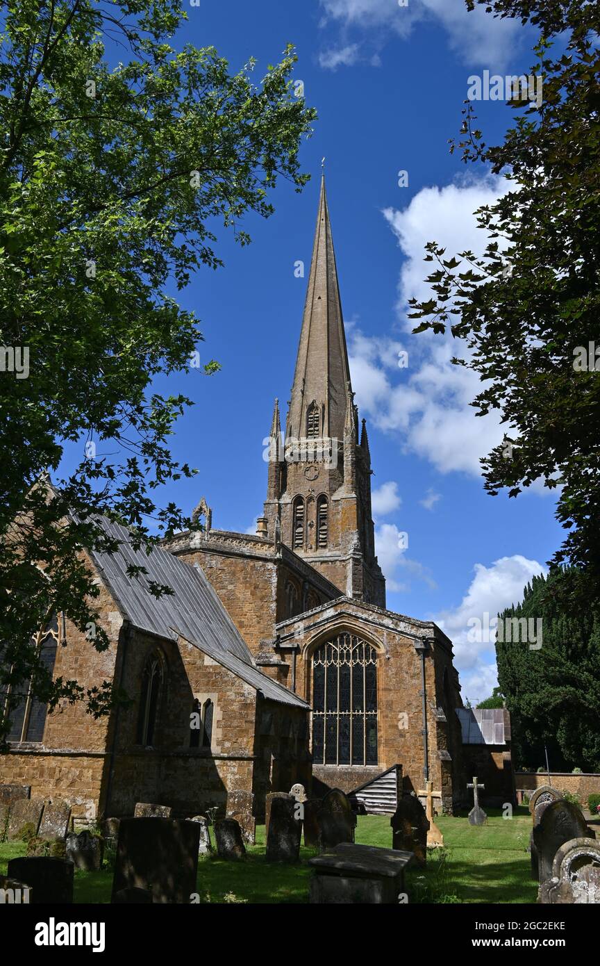St Mary's Church in the north Oxfordshire village of Bloxham Stock ...