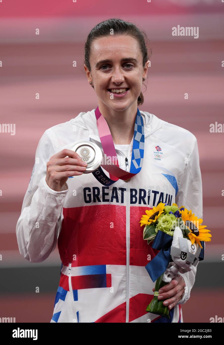 Great Britain's Laura Muir with the silver medal after the Women's ...