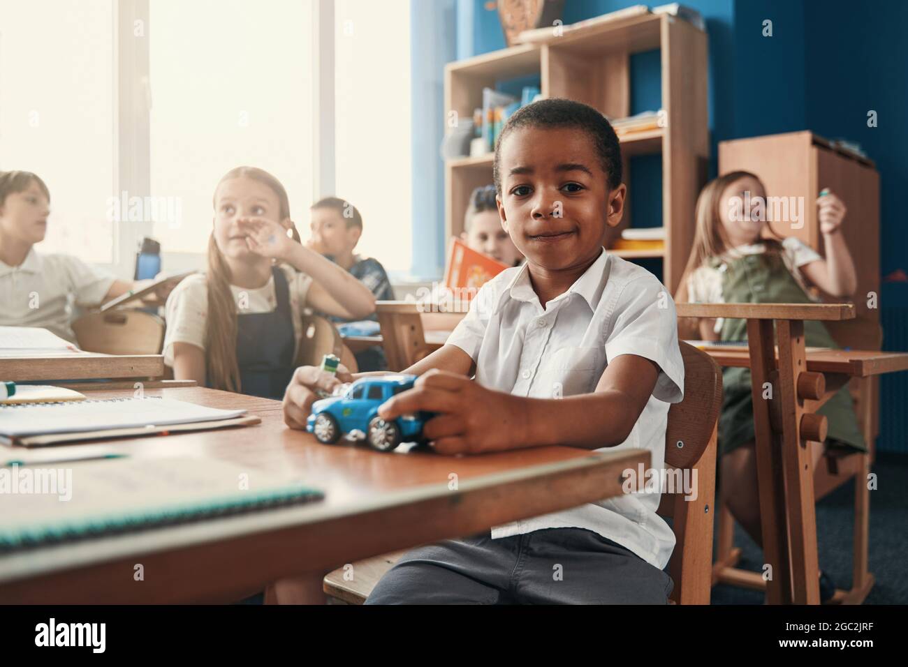 Kids using batteries at the exciting school lesson Stock Photo - Alamy
