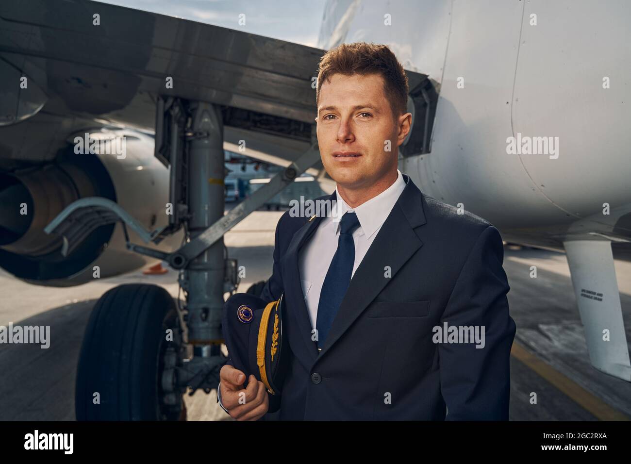 Pilot standing on aircraft hi-res stock photography and images - Alamy