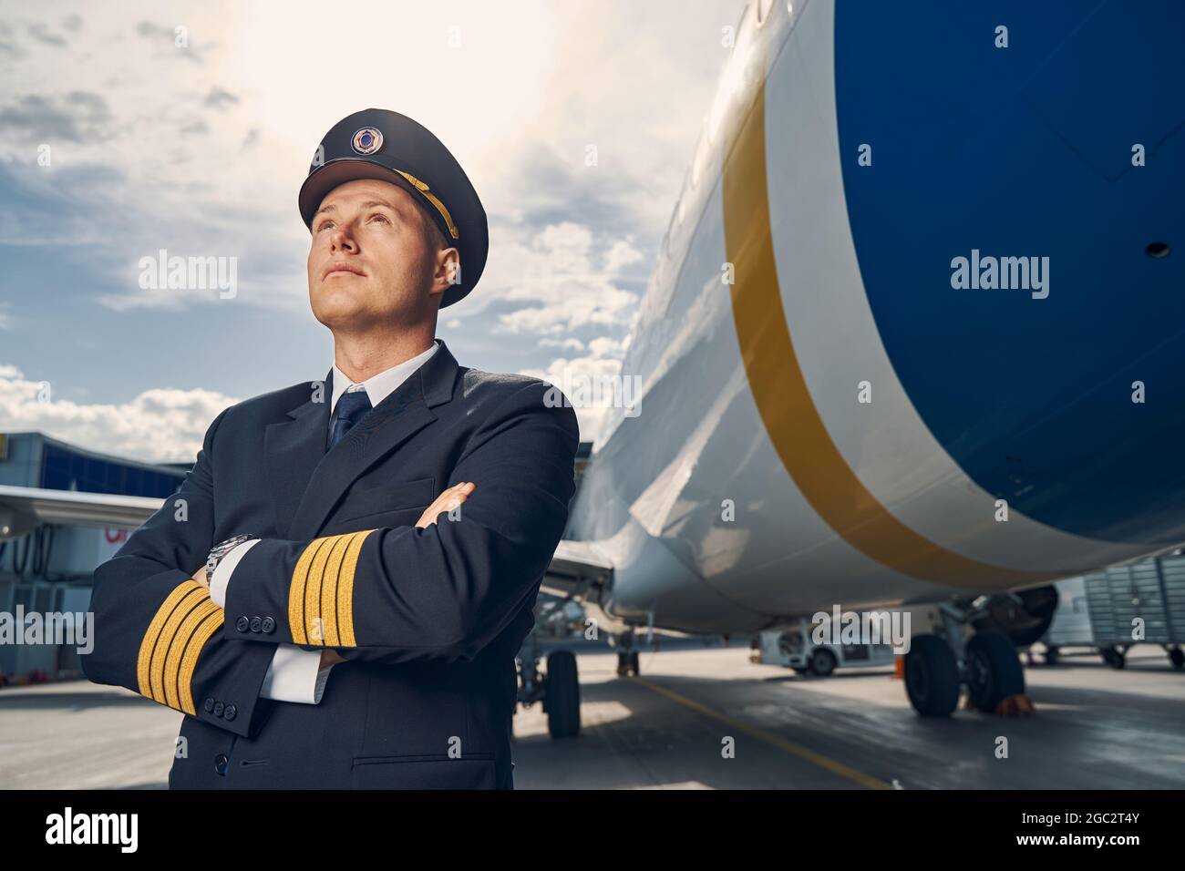 Pilot dressed hi-res stock photography and images - Alamy
