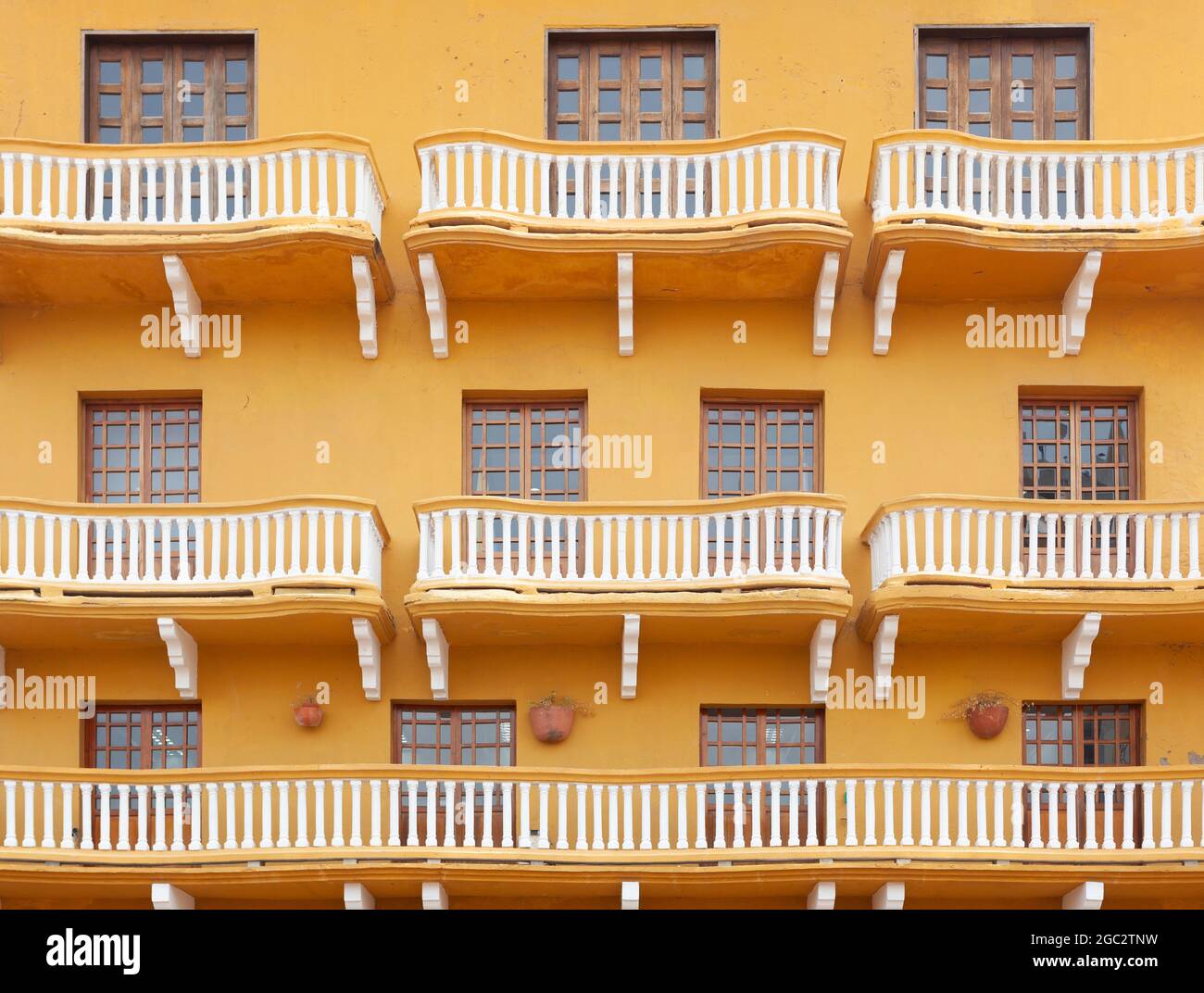 Colonial window frames in downtown Cartagena, Colombia Stock Photo - Alamy