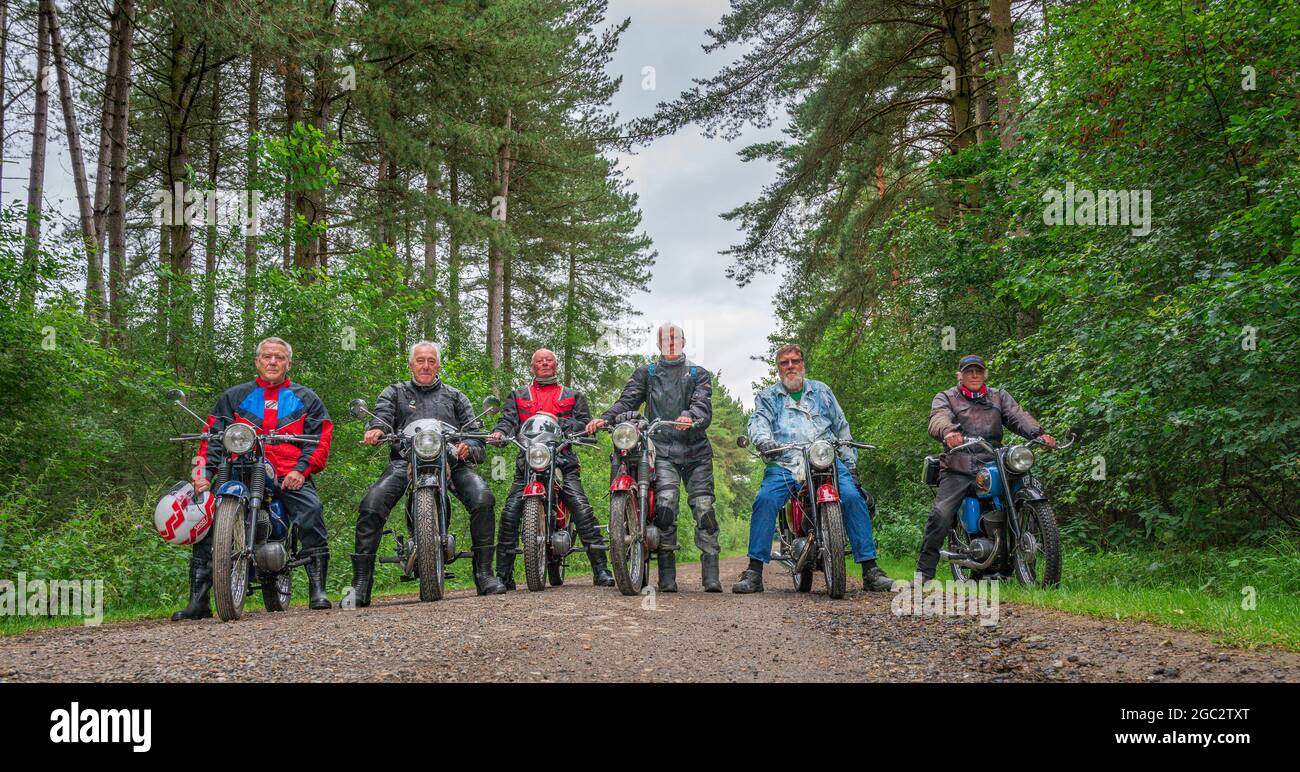 A BSA Bantam Club on summer ride-outs of British manufactured vintage ...