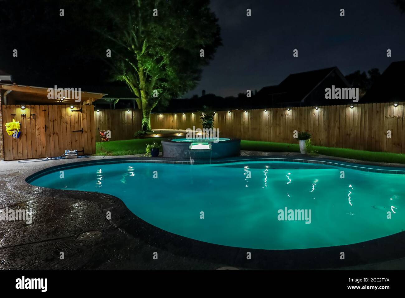 Dark blue swimming pool hi-res stock photography and images - Alamy