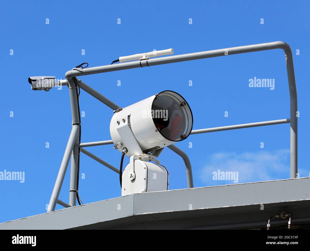 Manual controled marine searchlight with tungsten halogen lamp Stock ...