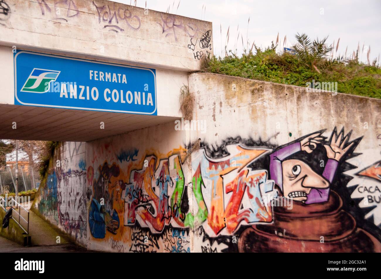 Fermata anzio colonia hi-res stock photography and images - Alamy