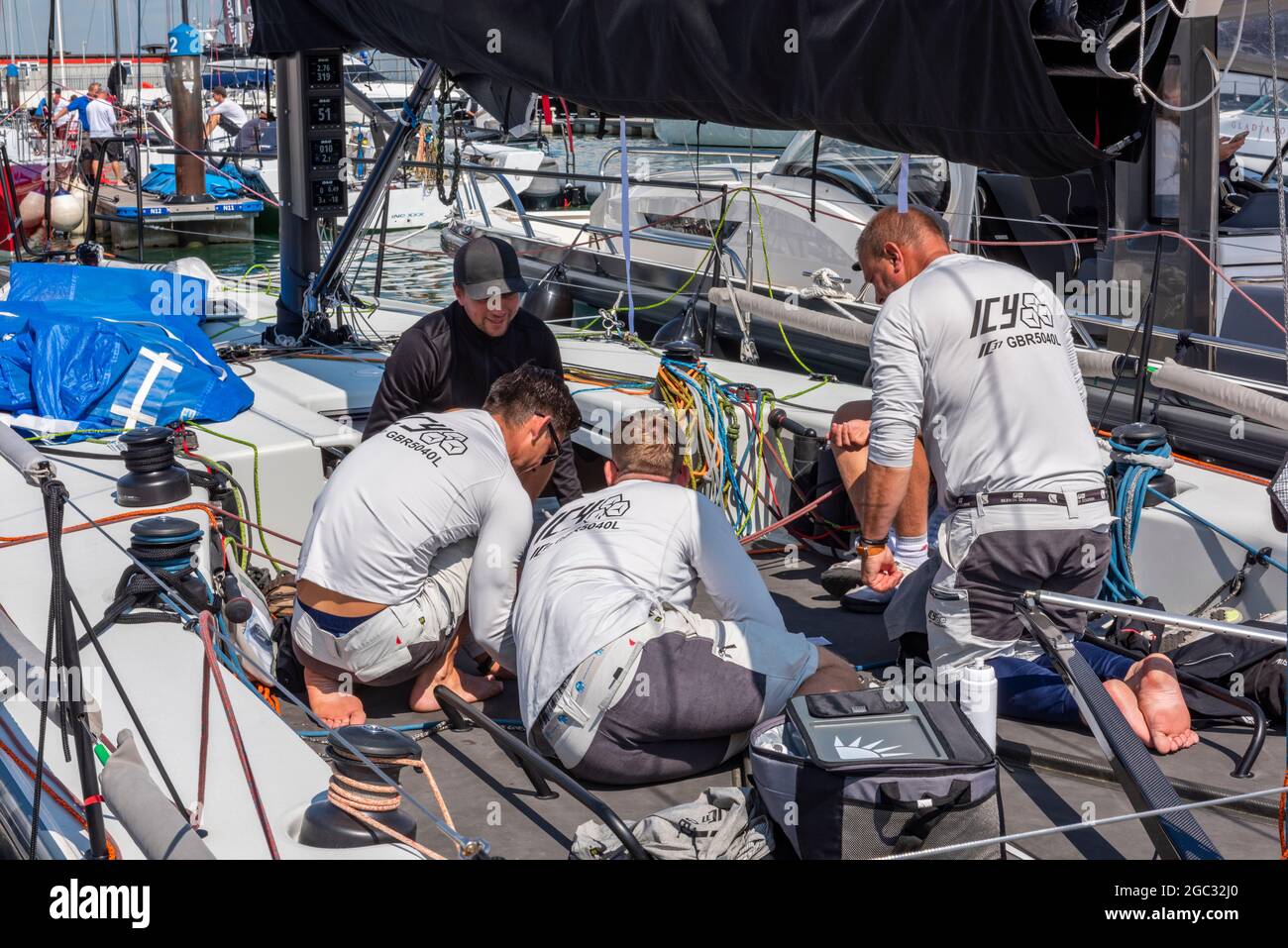 Crew briefing hi-res stock photography and images - Alamy