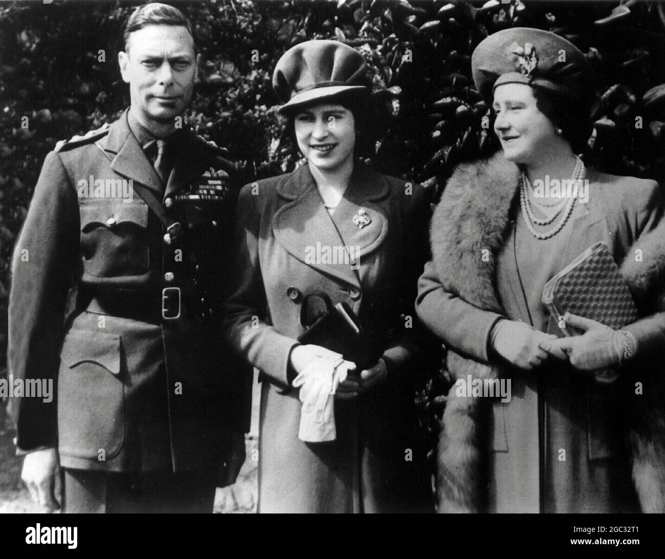 Queen Elizabeth, The Queen Mother (right) with her husband, King George ...