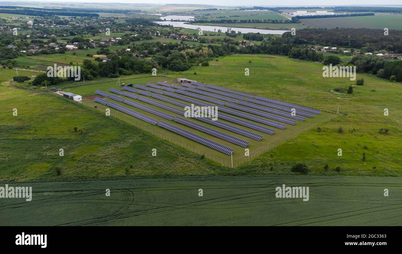 aerial view of solar power station, Aerial Top View of Solar Farm Stock ...