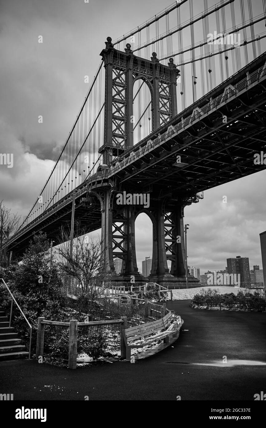 Under the bridge night Black and White Stock Photos & Images - Alamy