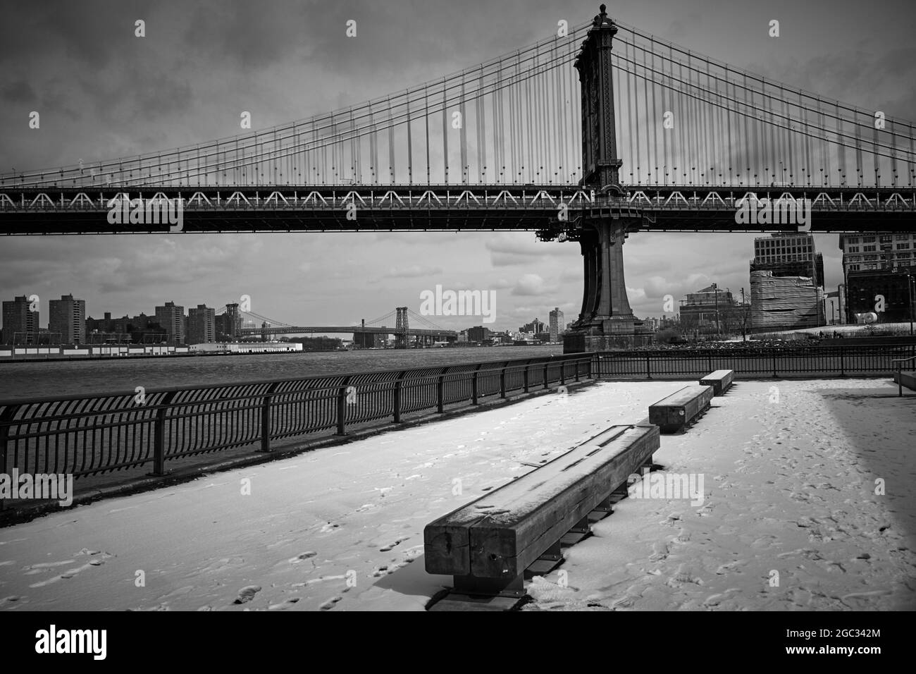 Brooklyn Bridge with snow Stock Photo - Alamy