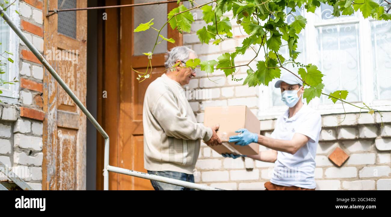 food delivery man to an elderly man Stock Photo - Alamy