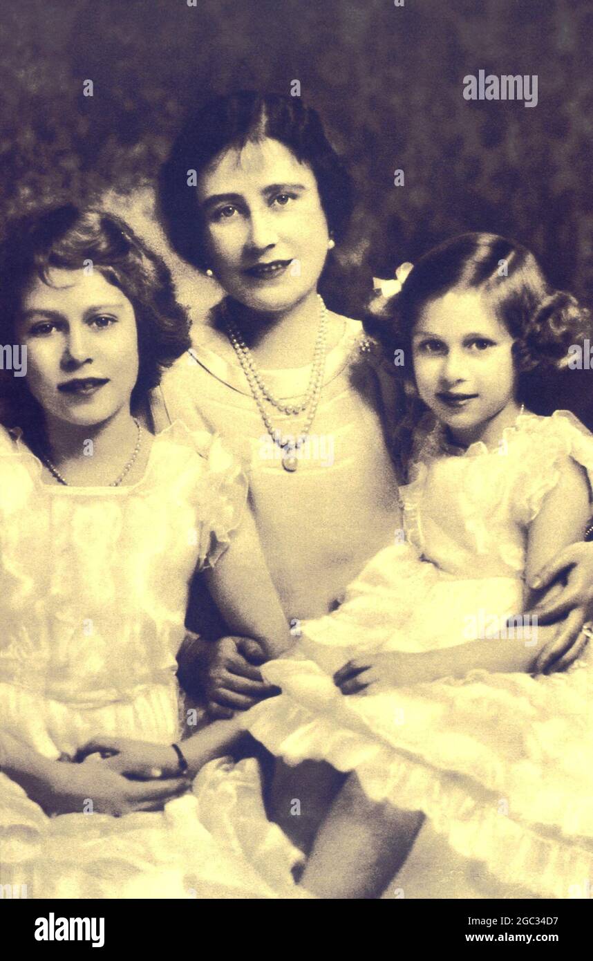 Queen Elizabeth and Children, 1937 Stock Photo - Alamy