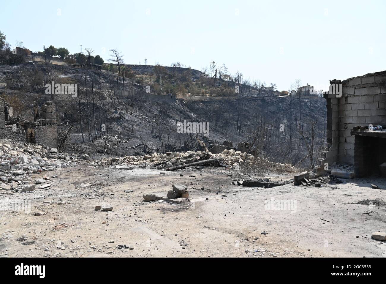 Picture village many houses hi-res stock photography and images - Alamy