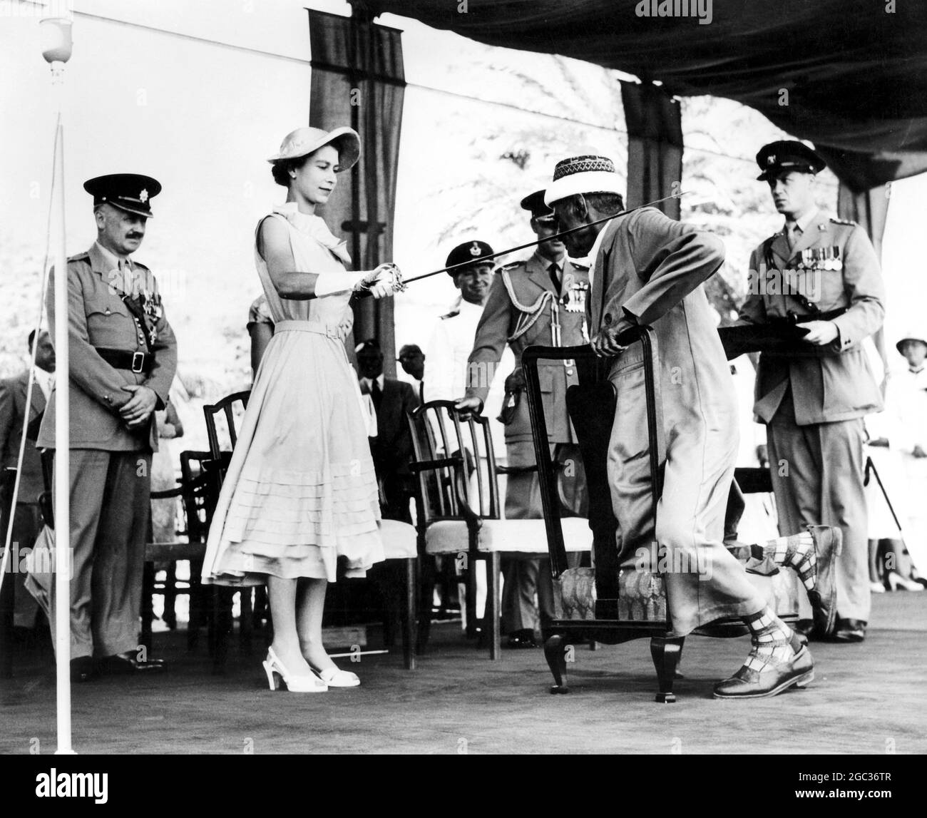 Royalty english queen elizabeth ii 1954 foreign tours hi-res stock ...