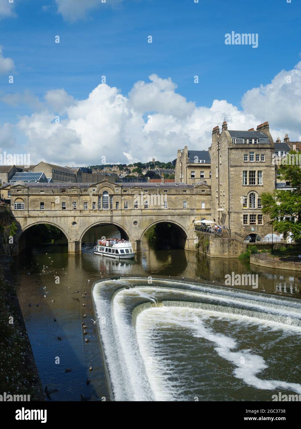 Pulteney Bridge and weir, River Avon, Bath, England Stock Photo - Alamy