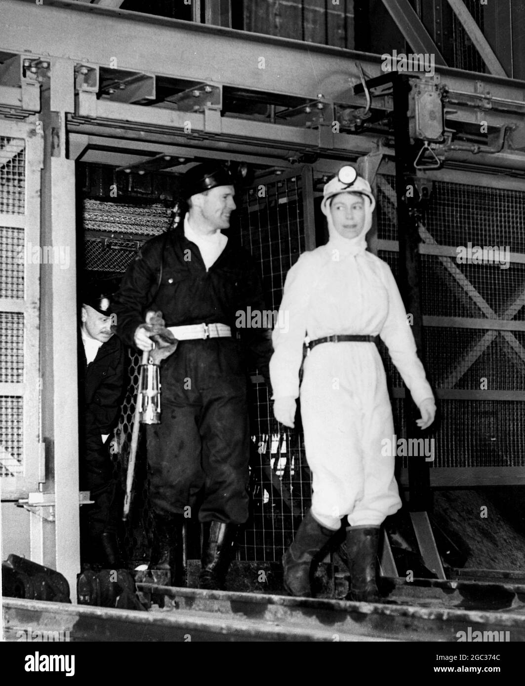 The Queen Goes Down A Mine - Wearing White Boiler Suit H.M. The Queen ...