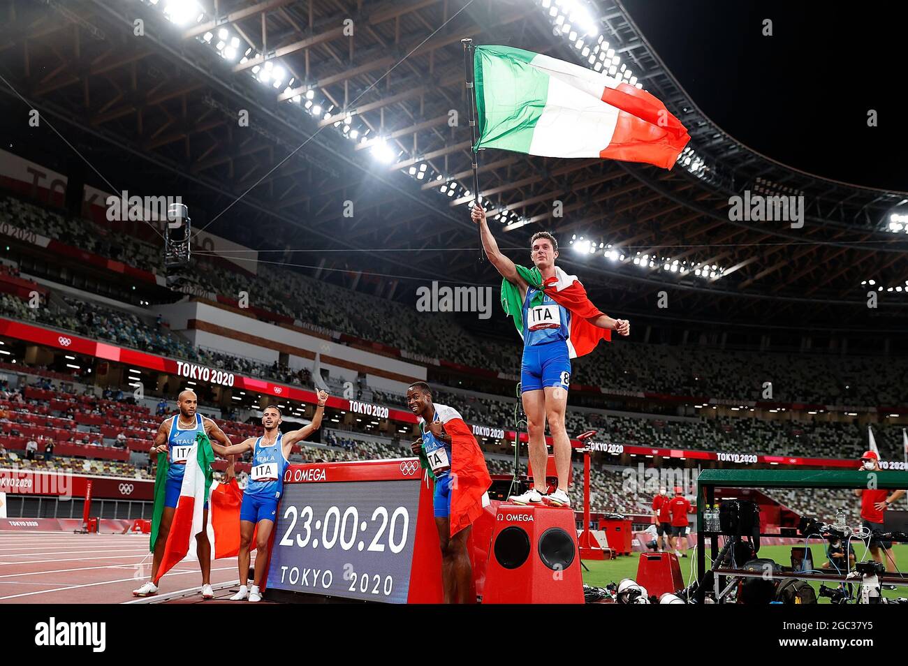 Tokyo, Japan. 6th Aug, 2021. Members of Team Italy celebrate after ...