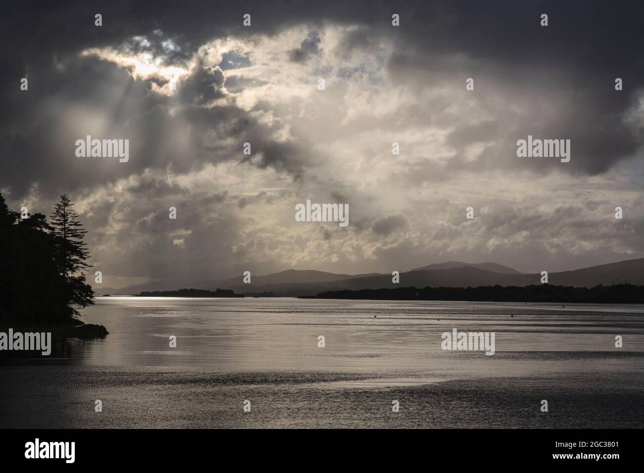 Sun rays bursting through clouds hi-res stock photography and images ...