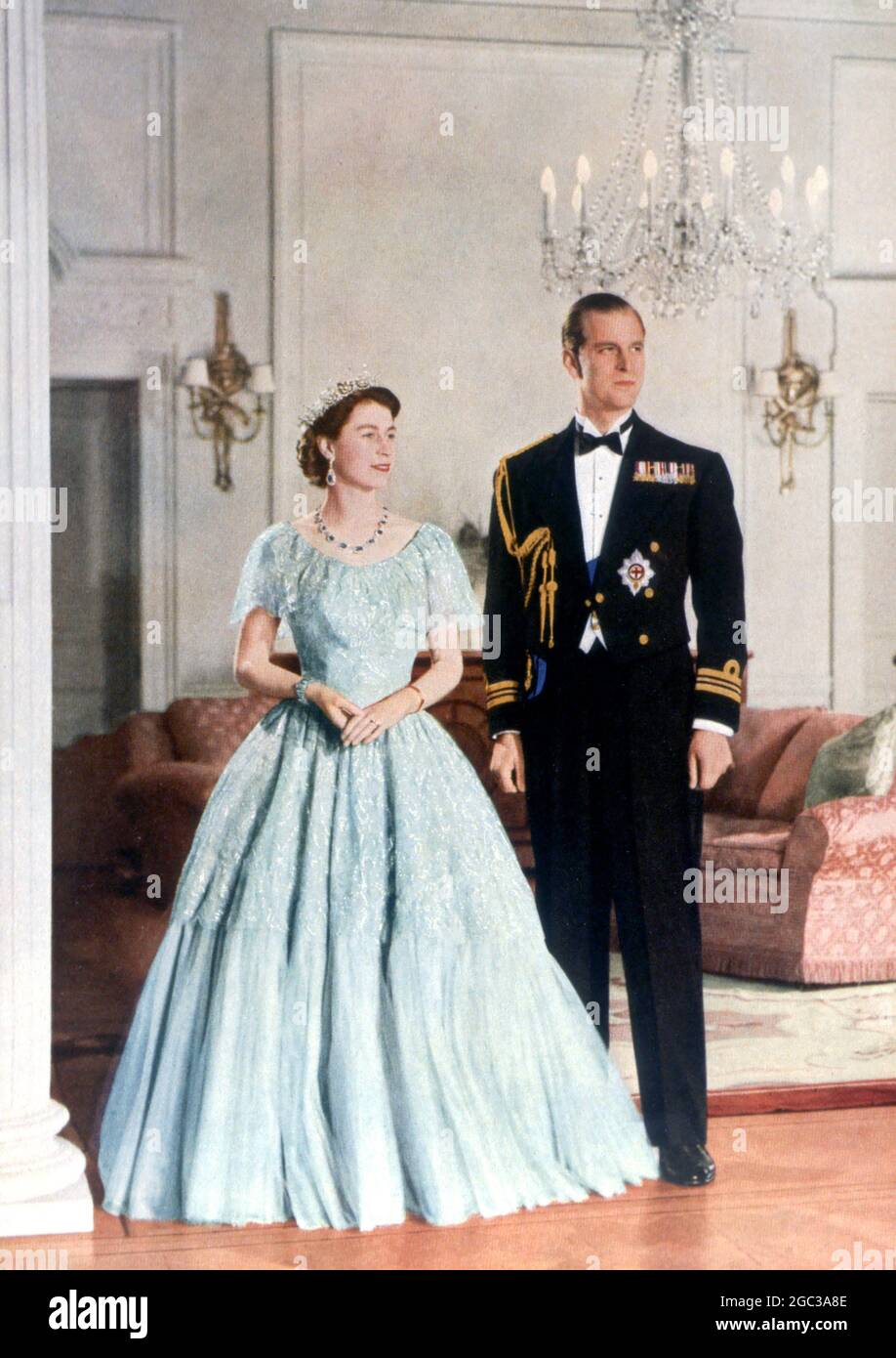 Queen elizabeth ii formal portrait hi-res stock photography and images ...