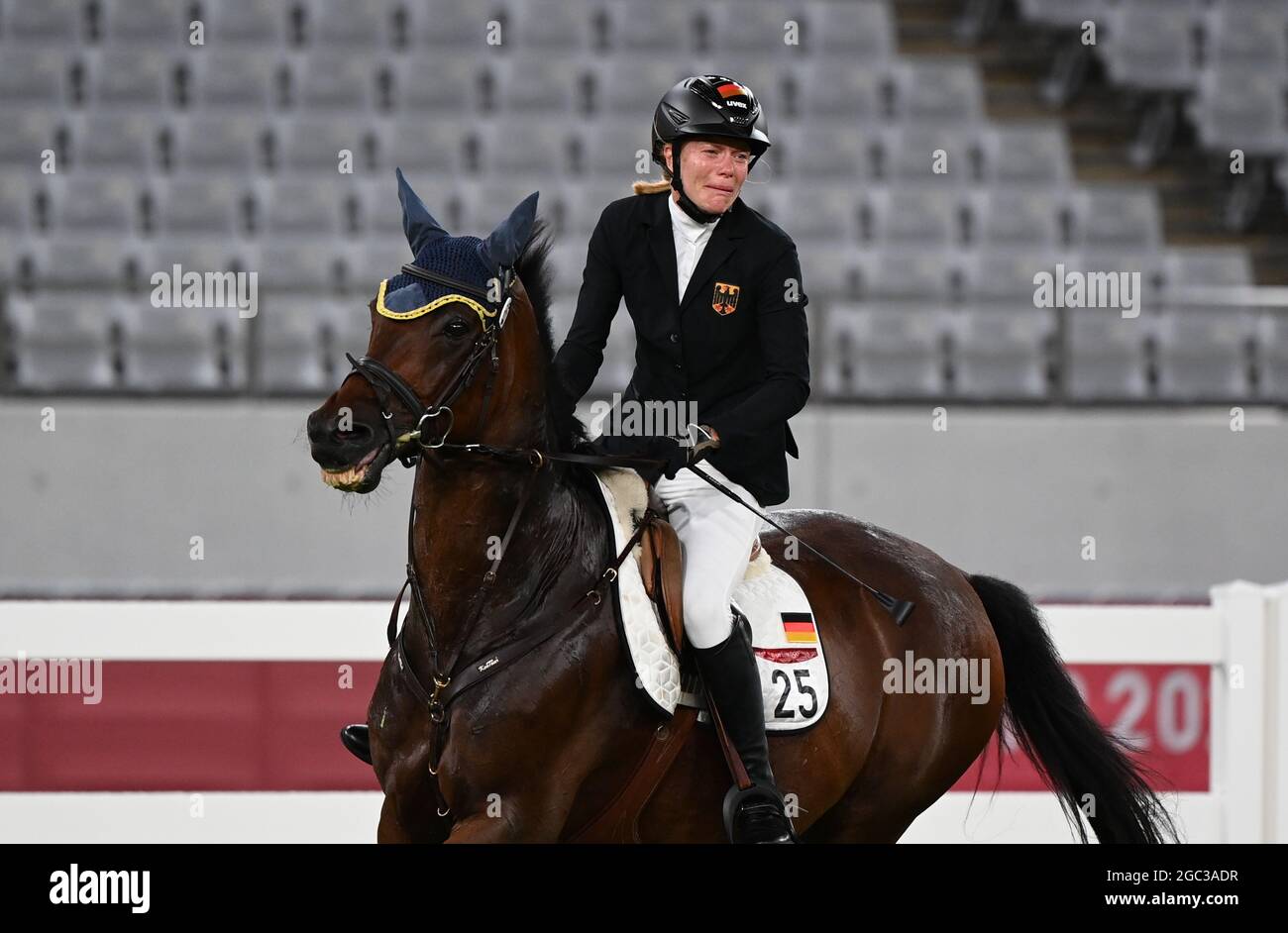 Tokyo, Japan. 6th Aug, 2021. Annika Schleu of Germany reacts in the ...