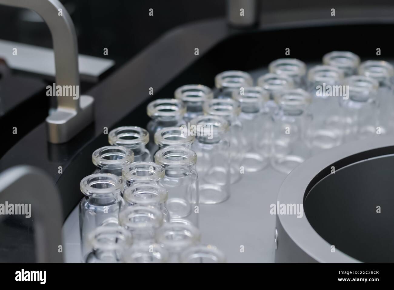 Pharmaceutical production line - conveyor belt with empty injection ...