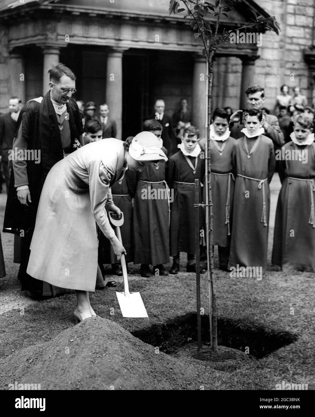 Her Majesty Queen Elizabeth II planting a tree in Canongate Kirk to ...