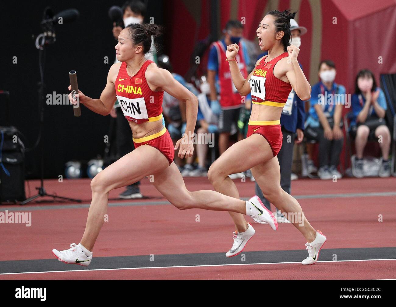 Tokyo, Japan. 6th Aug, 2021. Ge Manqi (R) and Huang Guifen of China ...